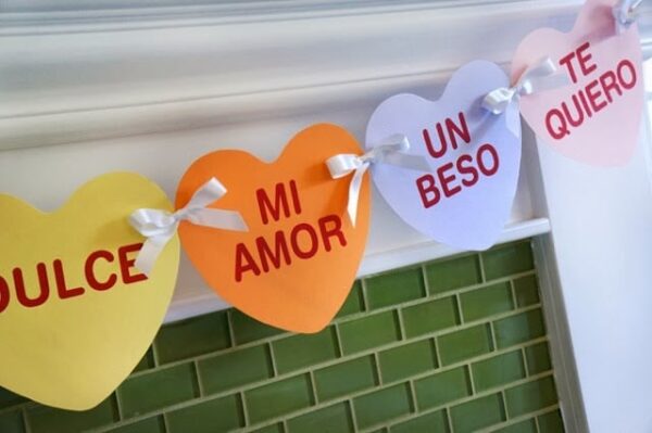Free DIY Valentine's Day Banner in Spanish (printable)