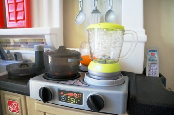 Pretend Play made better with Step2 Mixin' Up Magic Kitchen