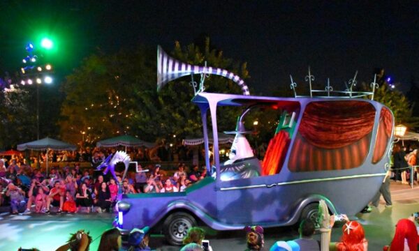 WATCH: Frightfully Fun Parade at Mickey's Halloween Party