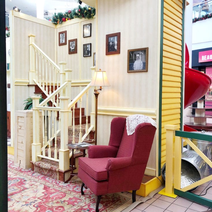 "A Christmas Story" arrives at MainPlace Mall - Living Mi Vida Loca