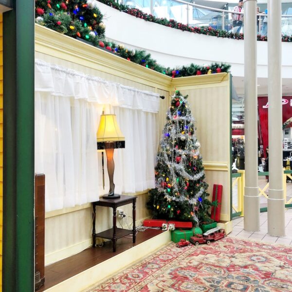 "A Christmas Story" arrives at MainPlace Mall - Living Mi Vida Loca
