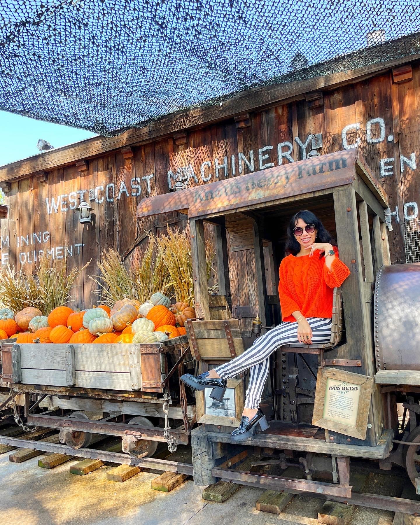 Best Knott's Spooky Farm photo opps